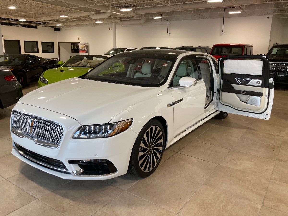 Presentación Especial: Lincoln Continental Black Label Edición Coach ...